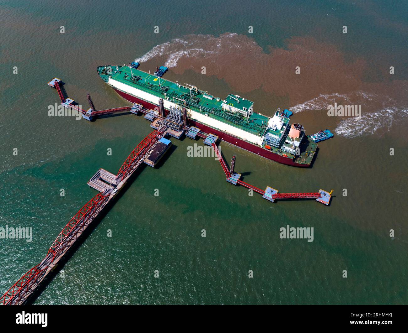 Lng terminal china hi-res stock photography and images - Alamy
