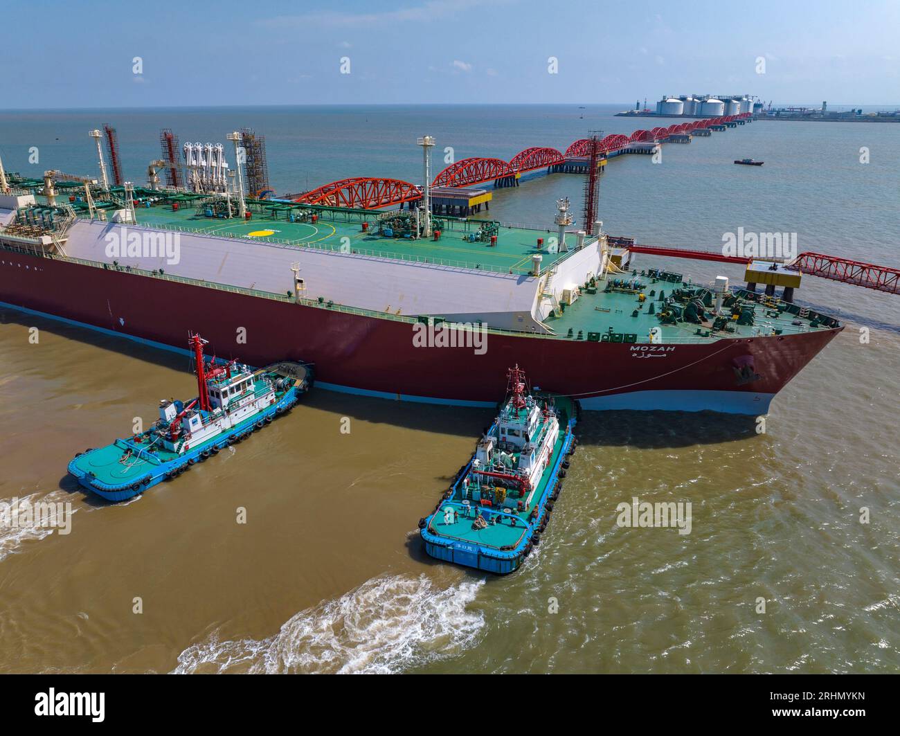 Lng terminal china hi-res stock photography and images - Alamy