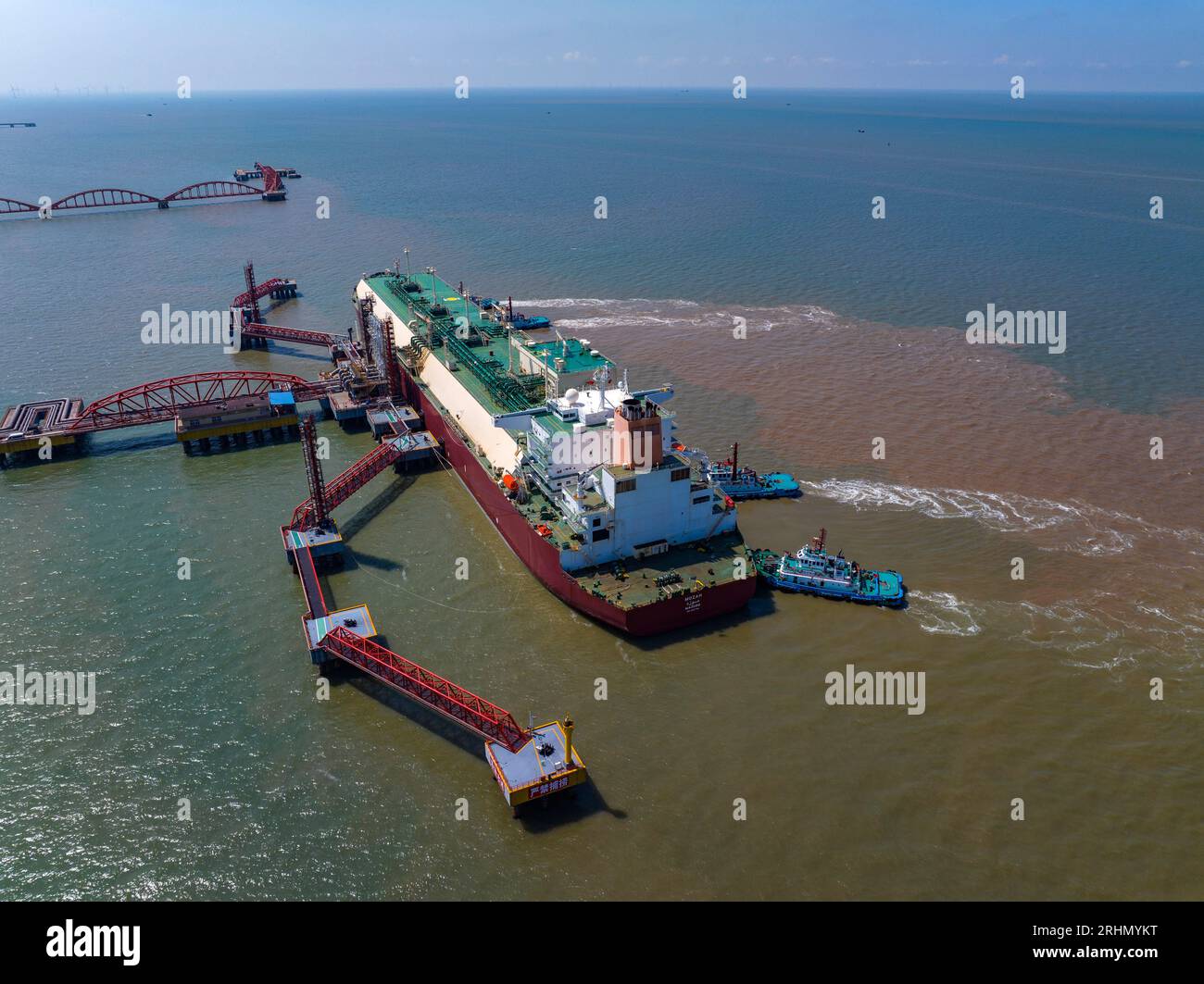 Lng terminal china hi-res stock photography and images - Alamy