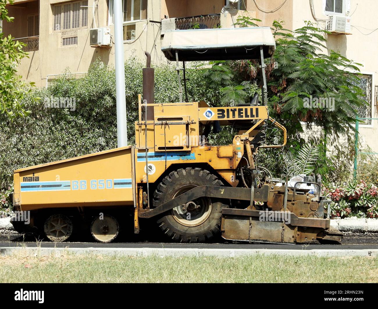 Asphalt paving truck hi-res stock photography and images - Alamy