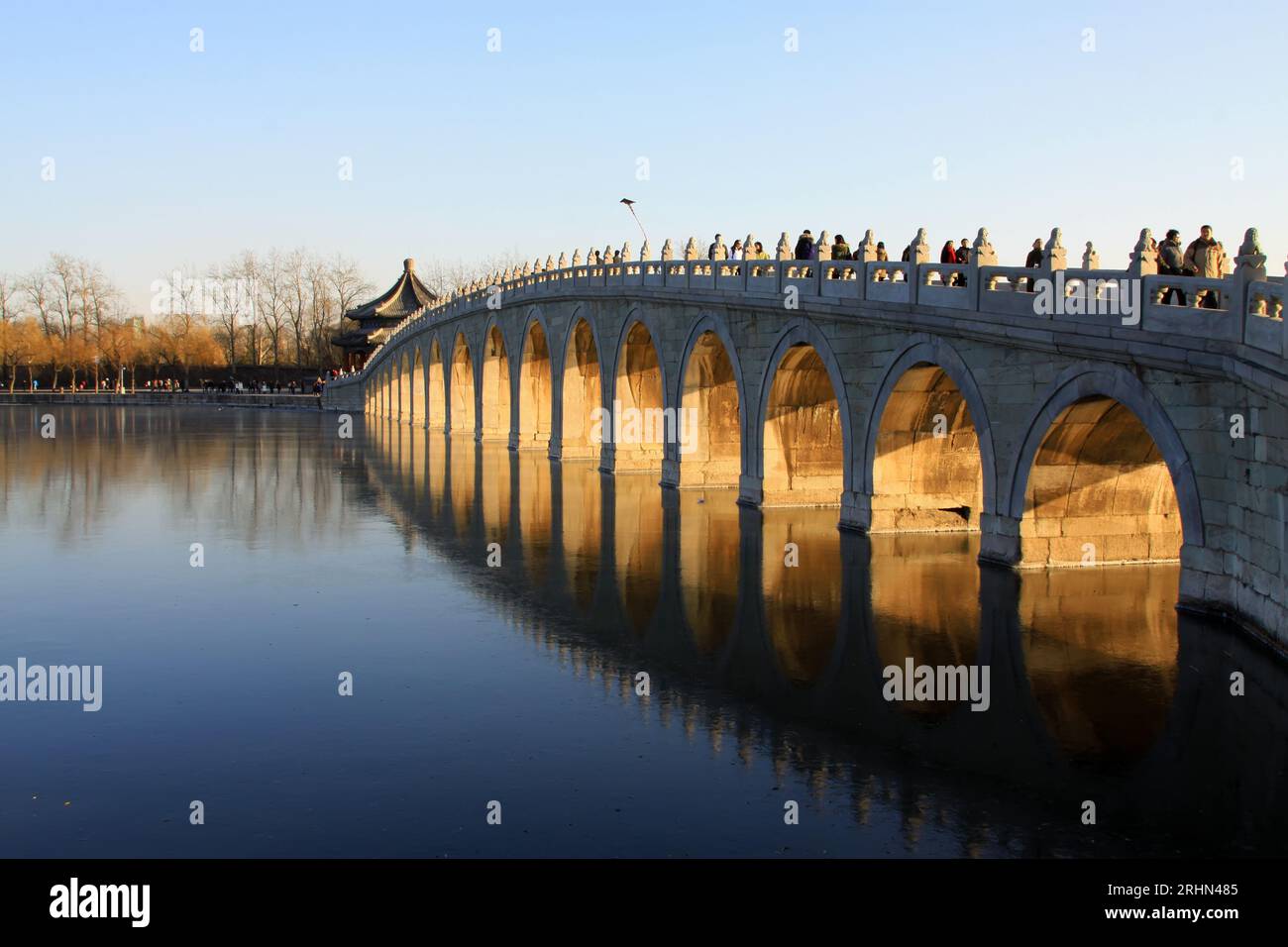 Seventeen Holes Bridge scene in the Summer Palace, Beijing, china Stock ...