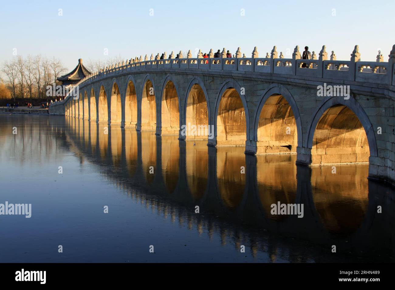 Seventeen Holes Bridge scene in the Summer Palace, Beijing, china Stock ...