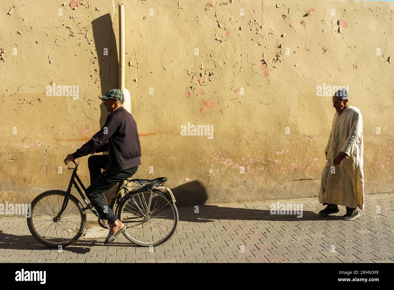 Elderly muslim men walk hi-res stock photography and images - Alamy