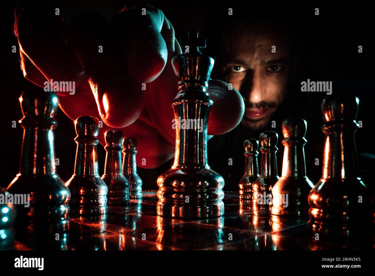 King playing chess hi-res stock photography and images - Alamy