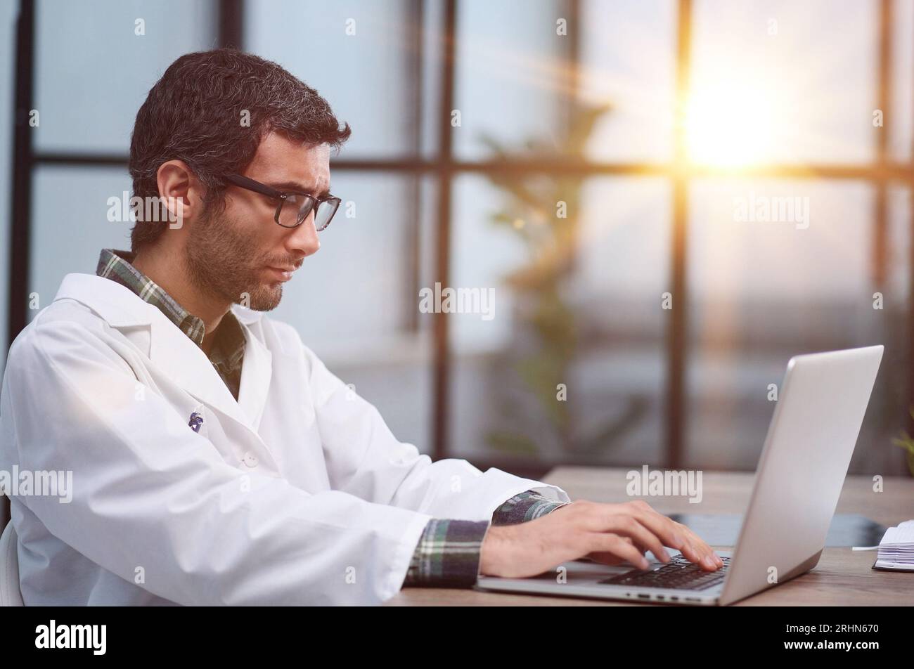 Doctor works in office hi-res stock photography and images - Alamy