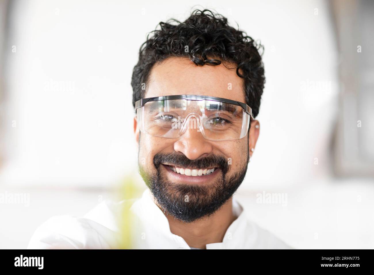 Indian male scientist hi-res stock photography and images - Alamy