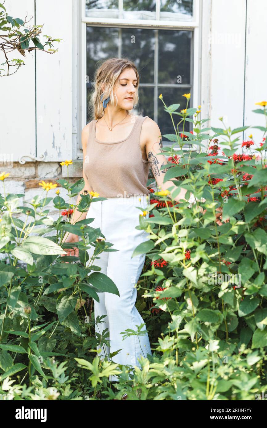 Front yard in bloom hi-res stock photography and images - Alamy