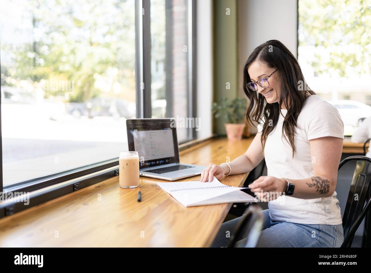 Working from a coffee shop hi-res stock photography and images - Alamy