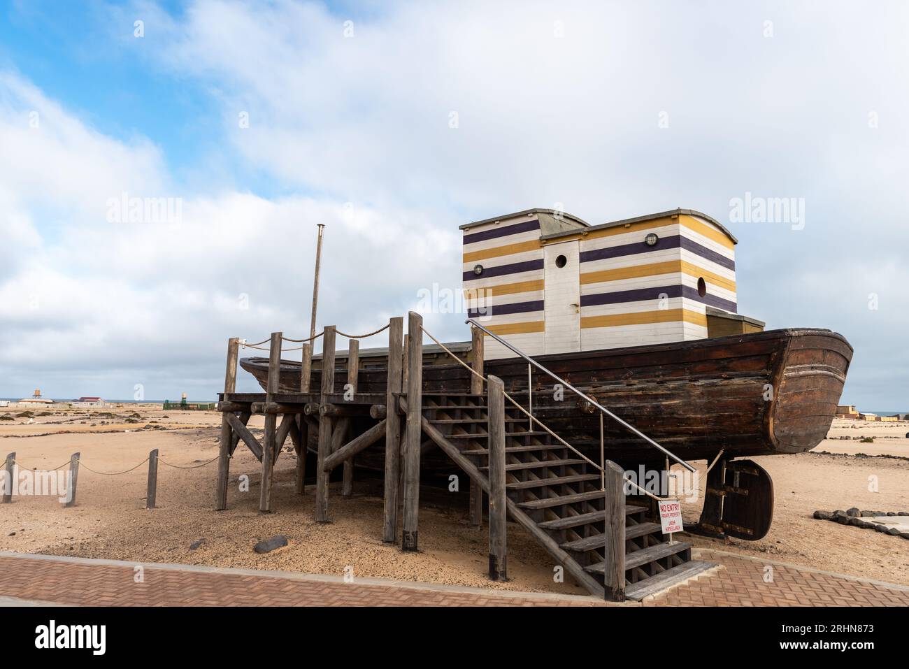 Land locked boat hi-res stock photography and images - Alamy
