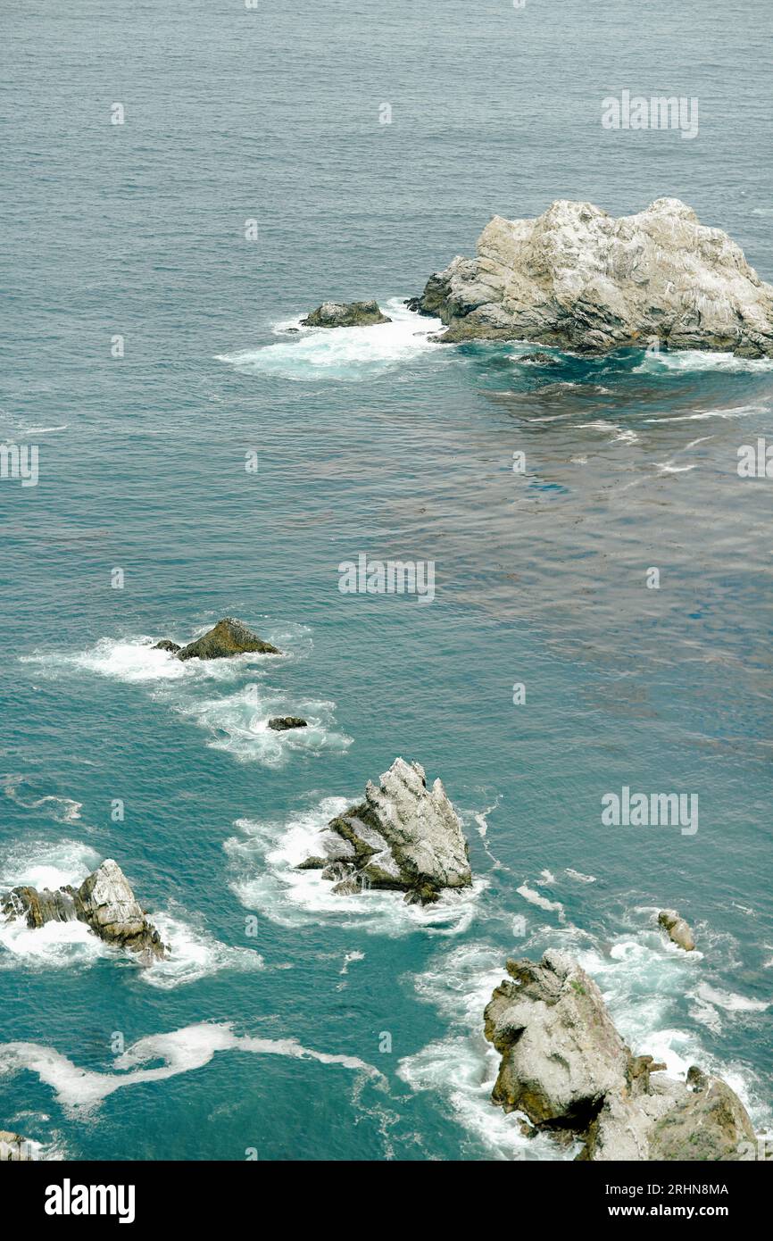 Vertical view of Pacific Ocean from Big Sur Stock Photo - Alamy