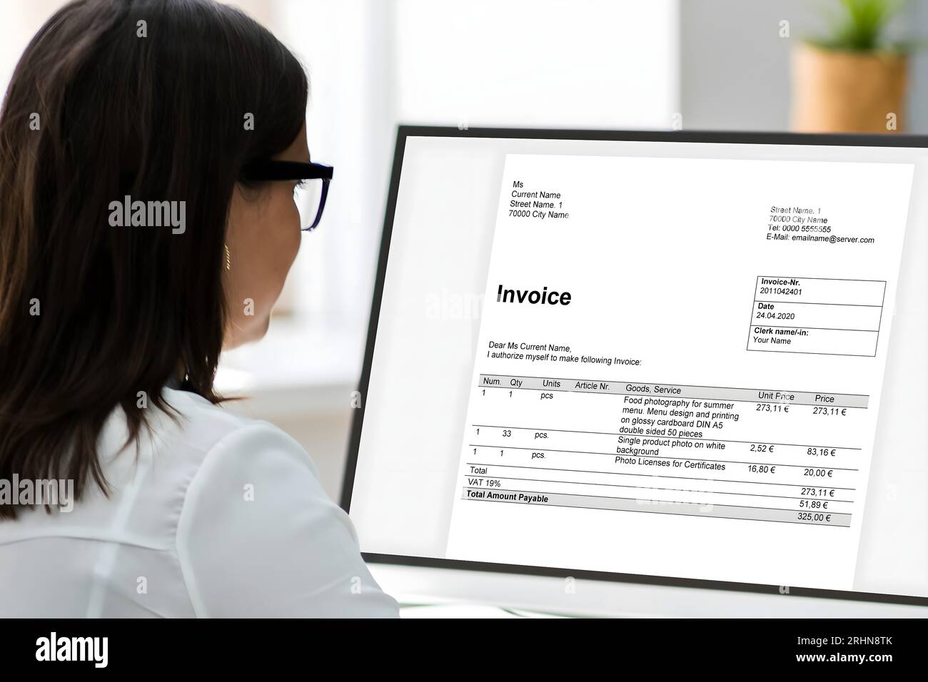 Online Invoice Management Software On Computer Screen Stock Photo - Alamy