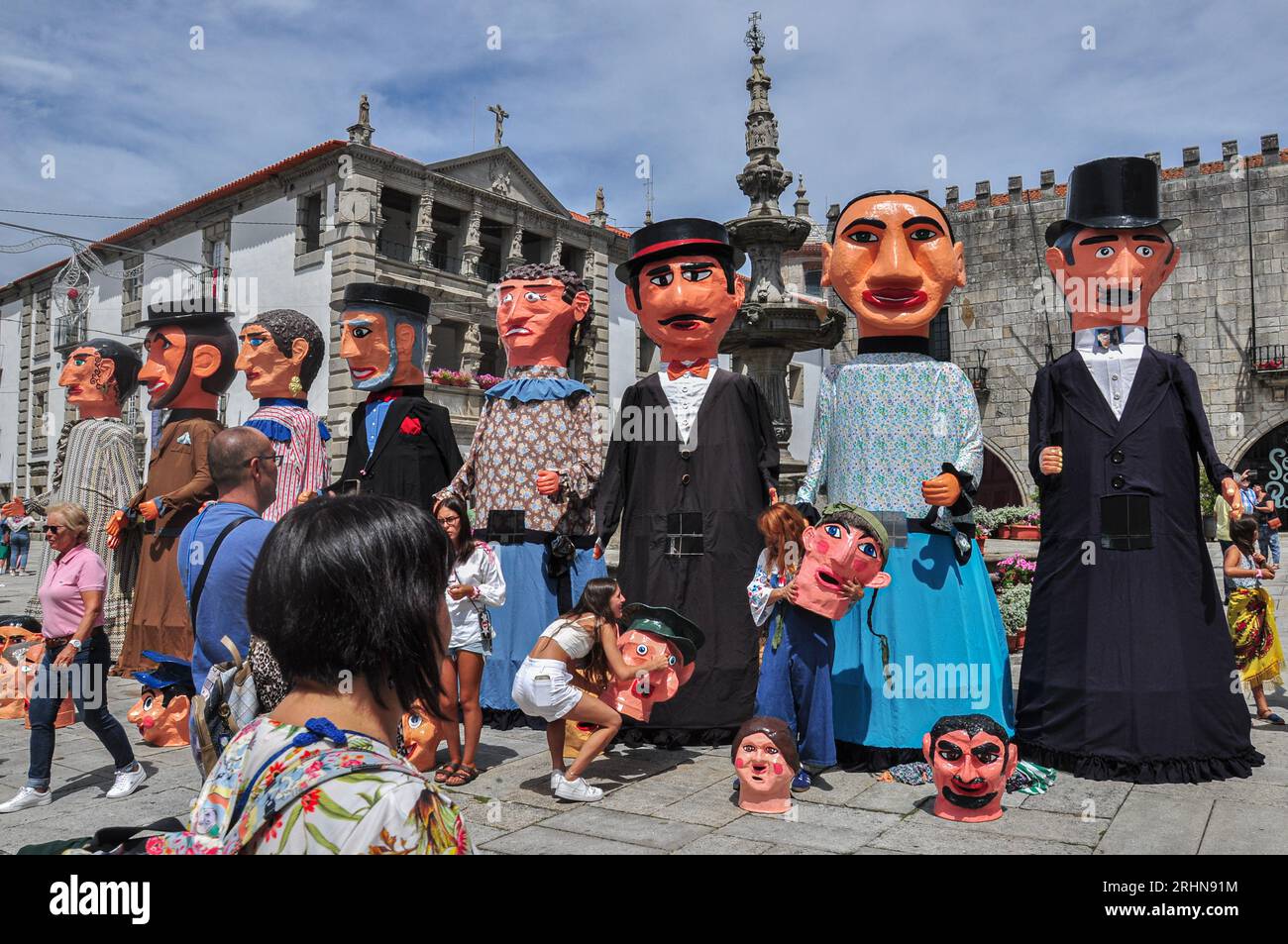 Giants and big-headed puppets at Festa d'Agonia, Viana do Castelo ...
