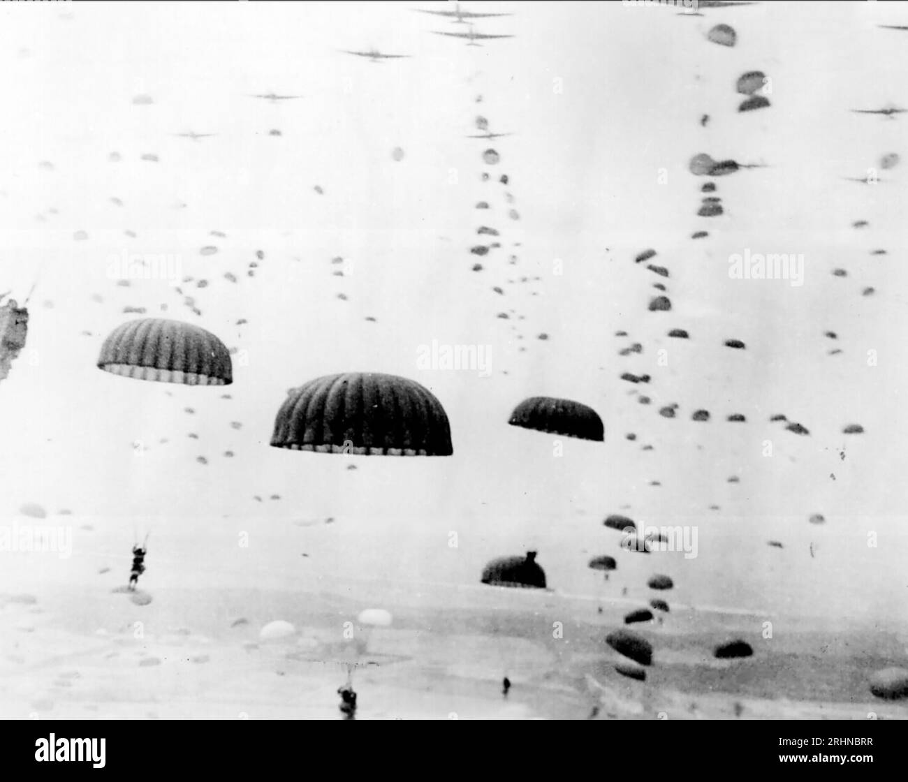 OPERATION MARKET GARDEN 1 Allied parachute drop from Dakotas September ...