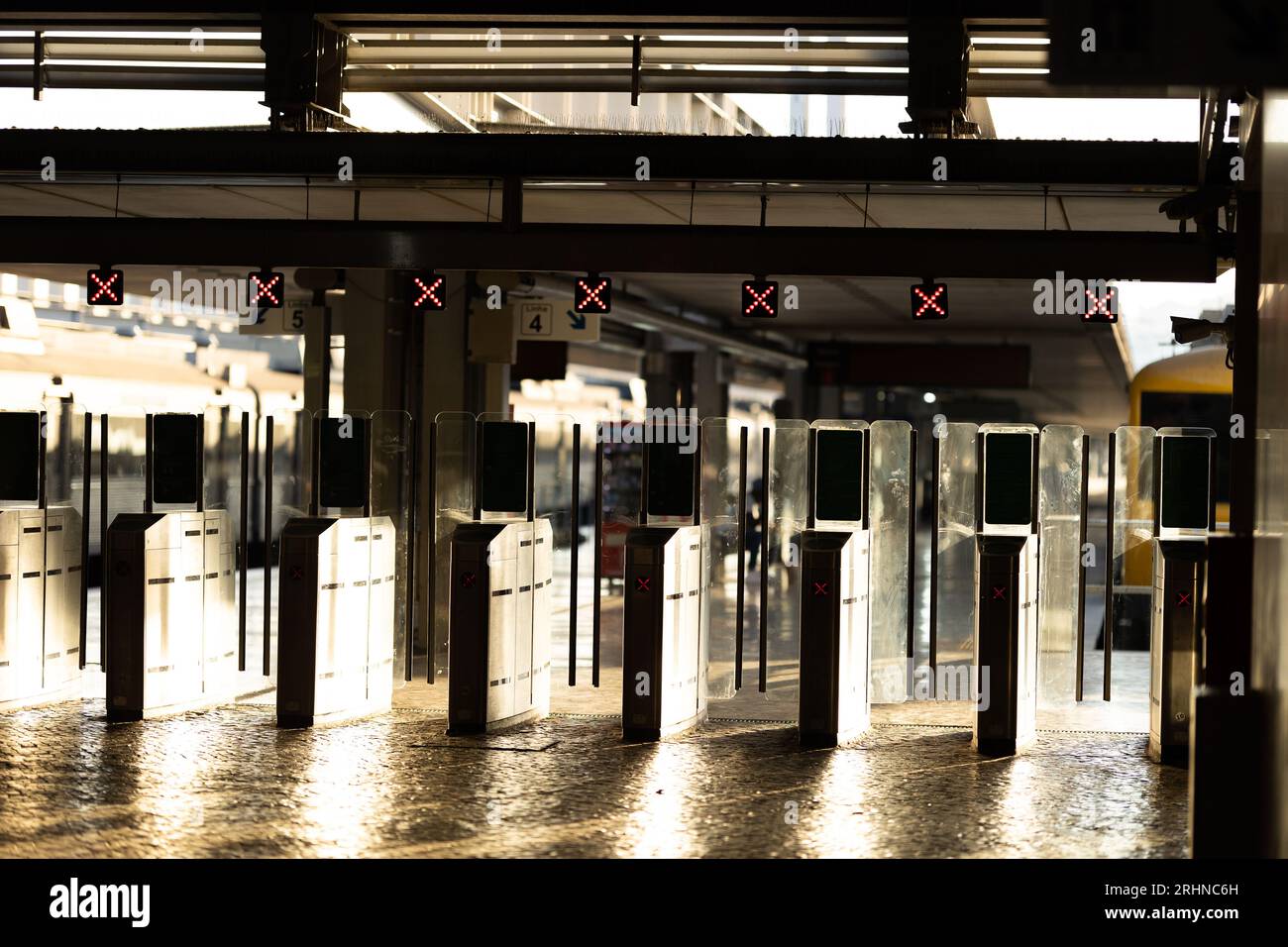 Smart turnstiles hi-res stock photography and images - Alamy