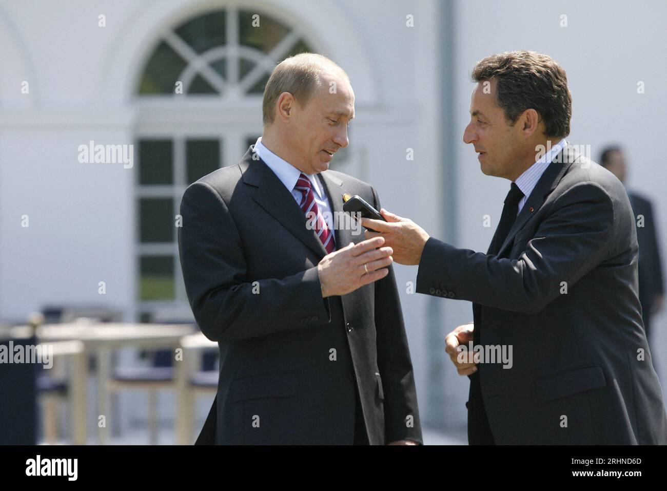 Russian president vladimir putin waves hi-res stock photography and ...