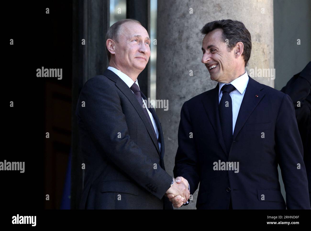 Vladimir putin handshake hi-res stock photography and images - Alamy