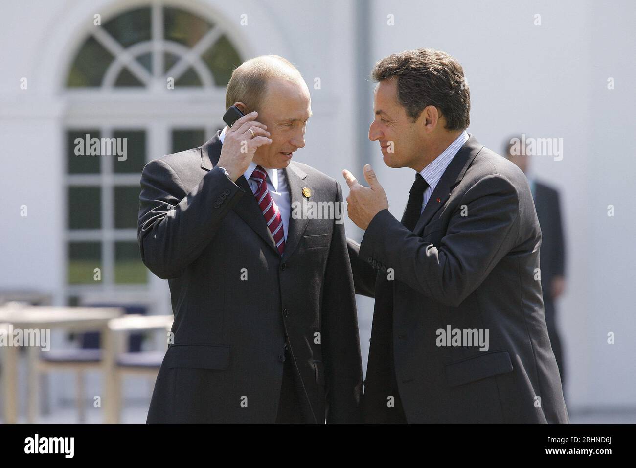 Russian president vladimir putin waves hi-res stock photography and ...