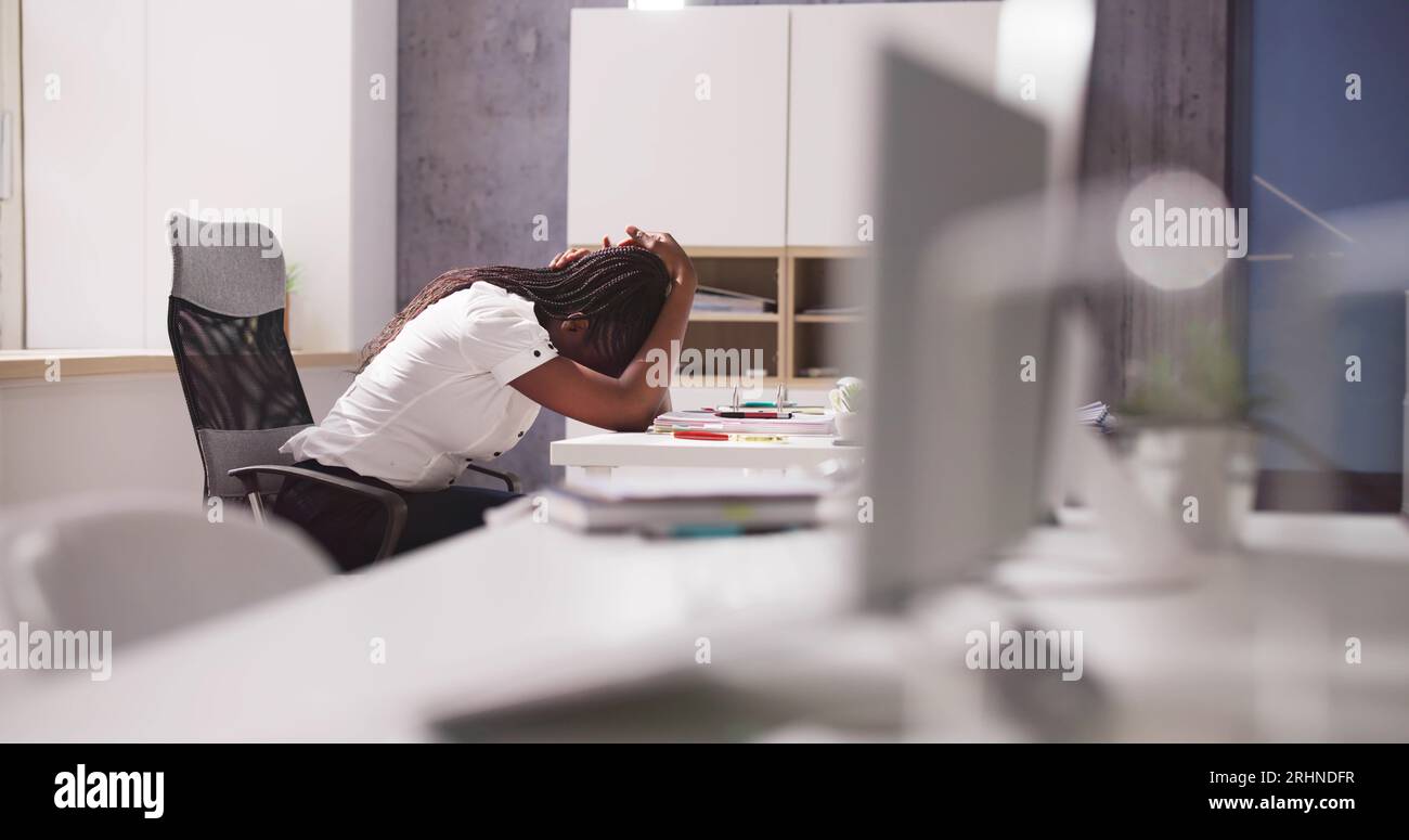 Sick african woman laptop hi-res stock photography and images - Alamy
