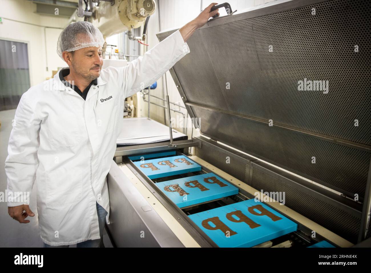 VASES - Chocolate letter line for the production of the Droste ...