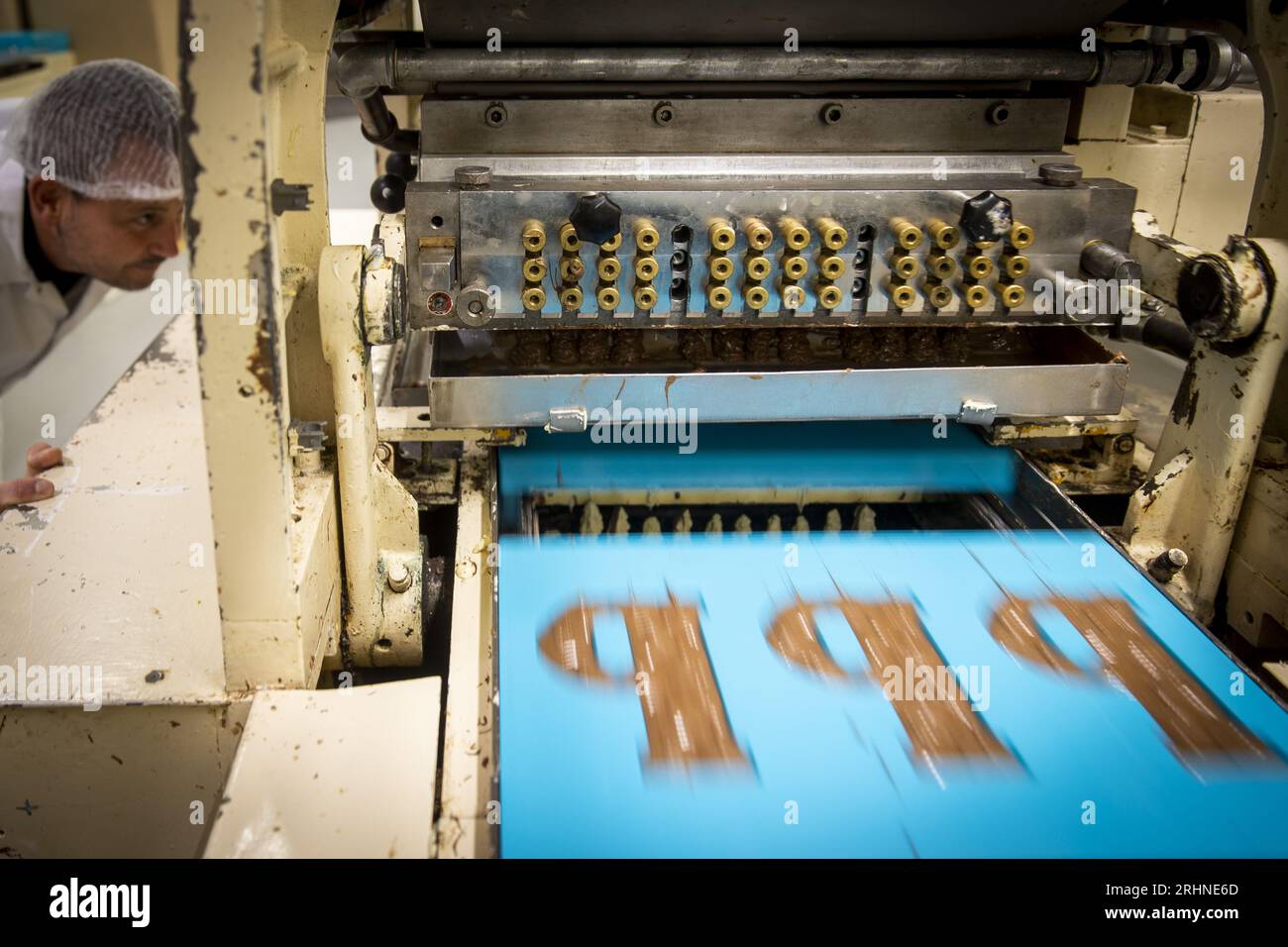 VASES - Chocolate letter line for the production of the Droste ...