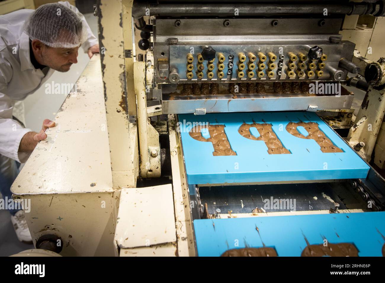 VASES - Chocolate letter line for the production of the Droste ...