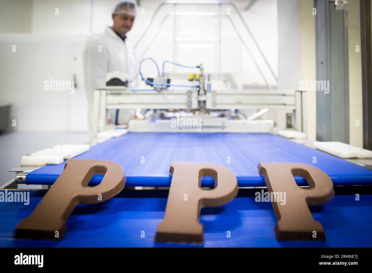 VASES - Chocolate letter line for the production of the Droste ...