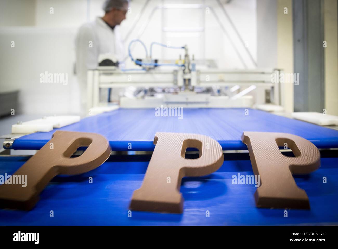 VASES - Chocolate letter line for the production of the Droste ...