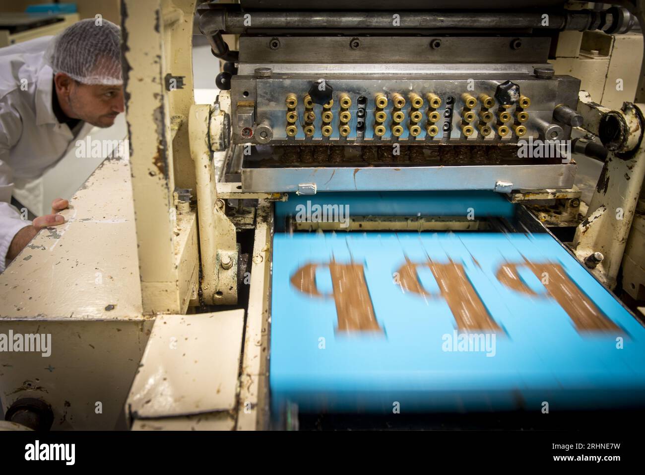 VASES - Chocolate letter line for the production of the Droste ...