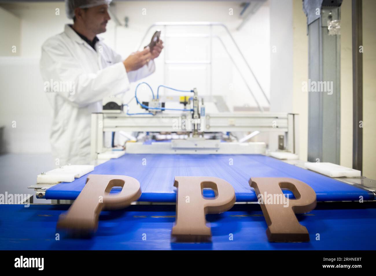 VASES - Chocolate letter line for the production of the Droste ...