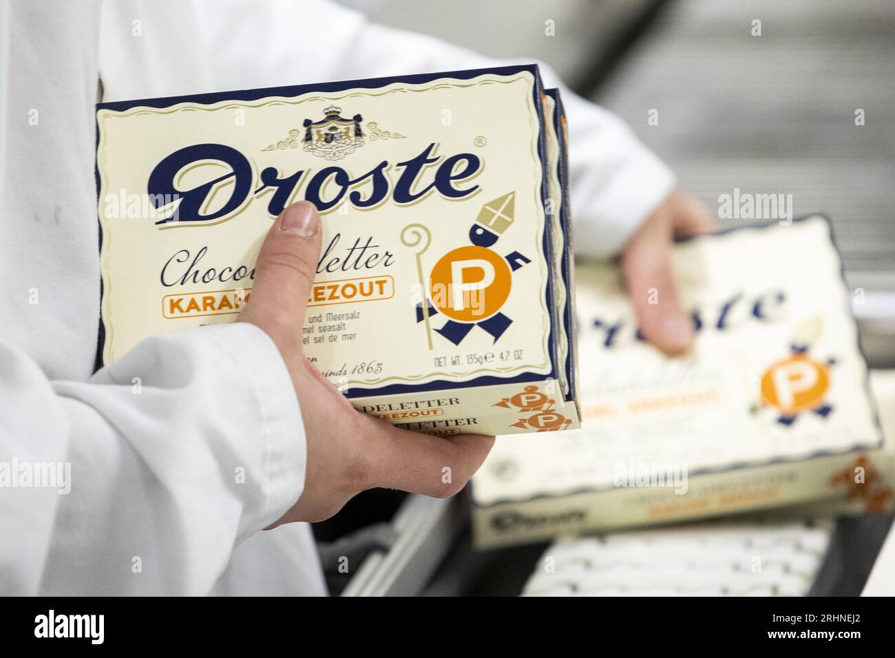 VASES - Chocolate letter line for the production of the Droste ...