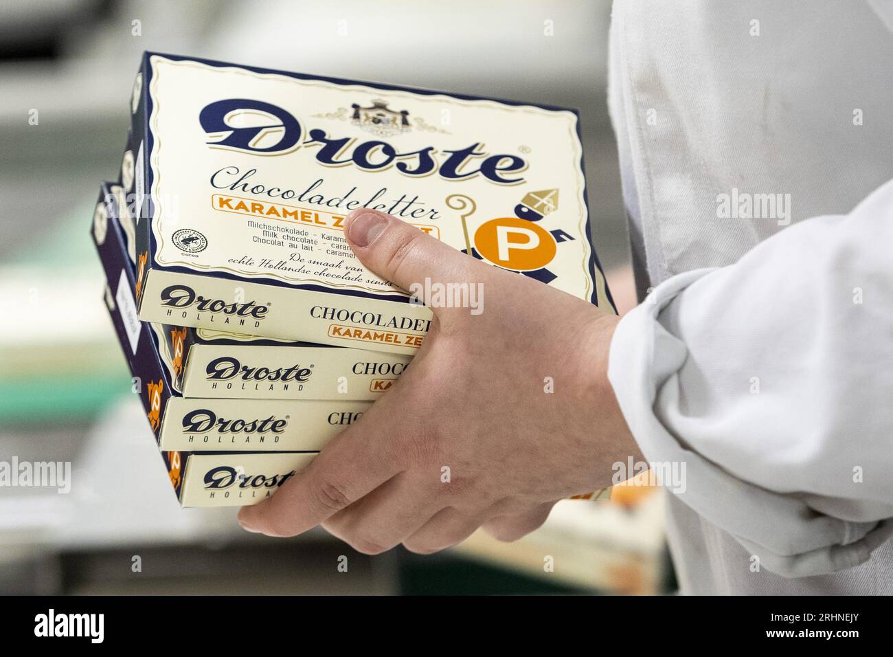 VASES - Chocolate letter line for the production of the Droste ...