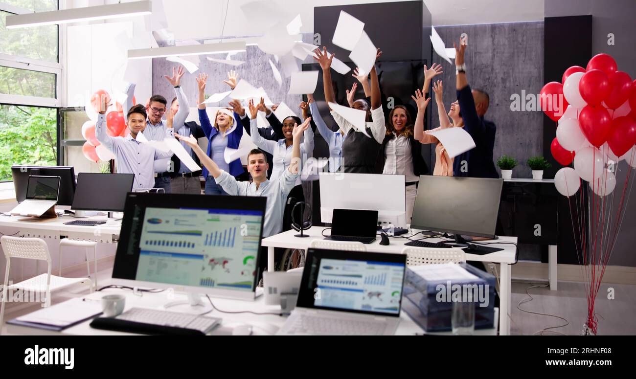 Business Employees Celebrate Birthday Party In Office Stock Photo - Alamy