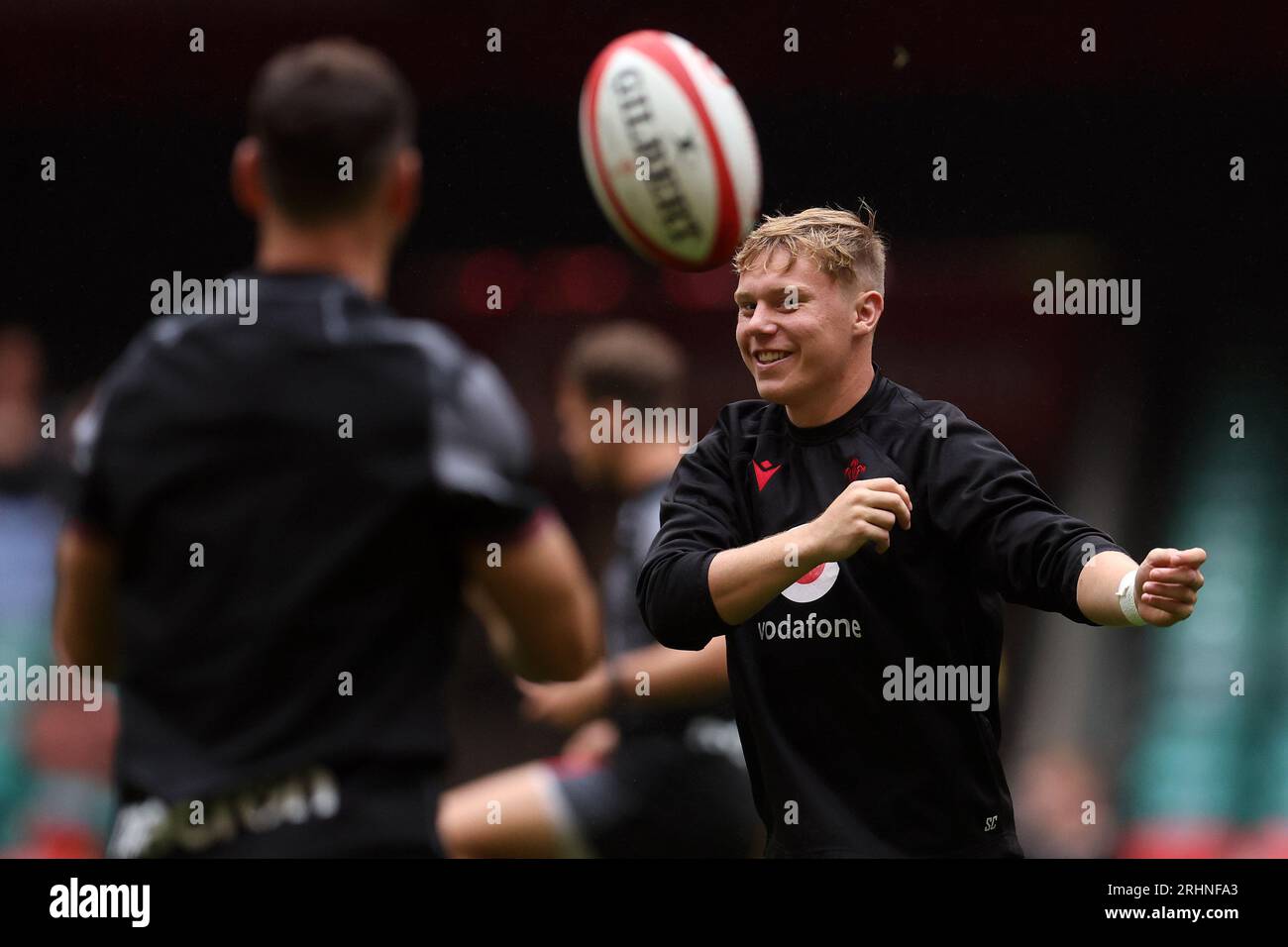 Sam costelow wales rugby hi-res stock photography and images - Alamy