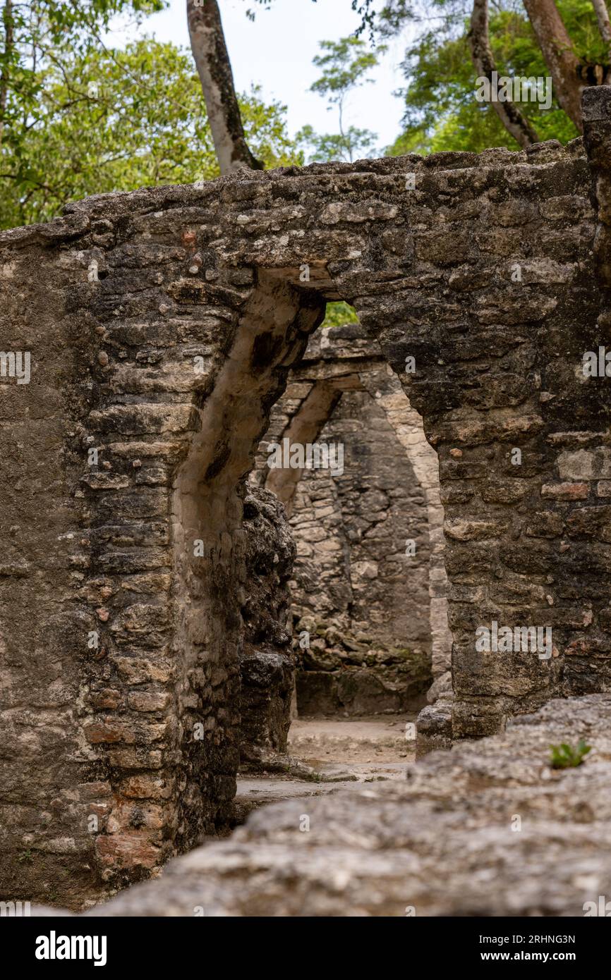 Corbel arch doorways between rooms in Plaza E & Plaza D in the Mayan ...