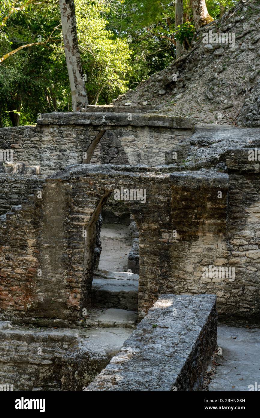 Corbel arch doorways between rooms in Plaza E & Plaza D in the Mayan ...