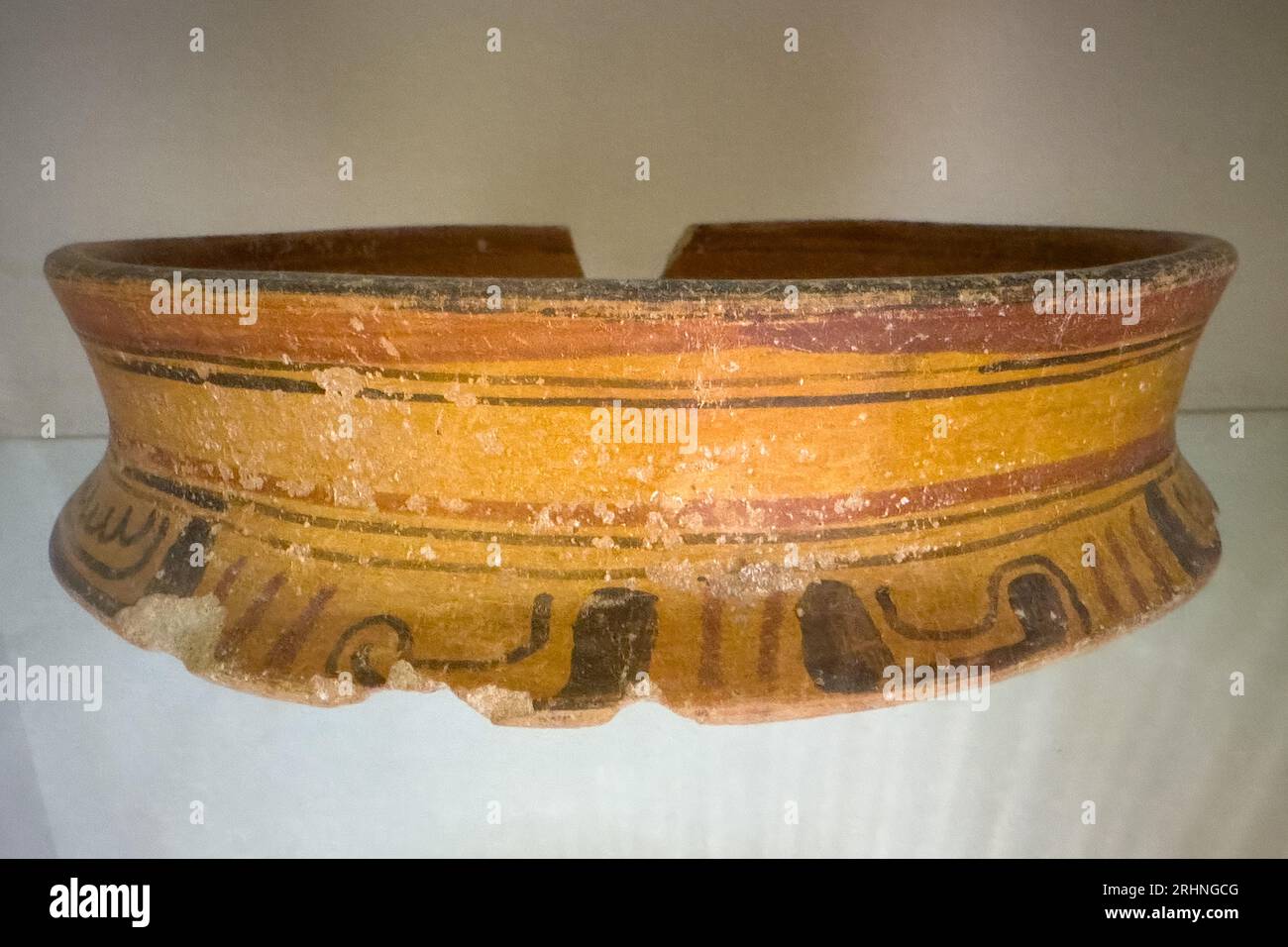 Maya polychrome pottery hi-res stock photography and images - Alamy