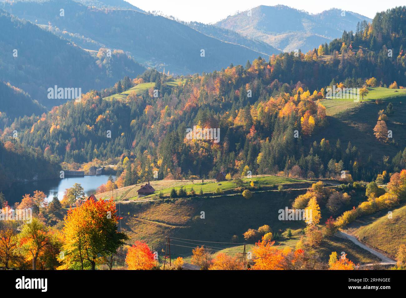 Country lake landscape hi-res stock photography and images - Alamy