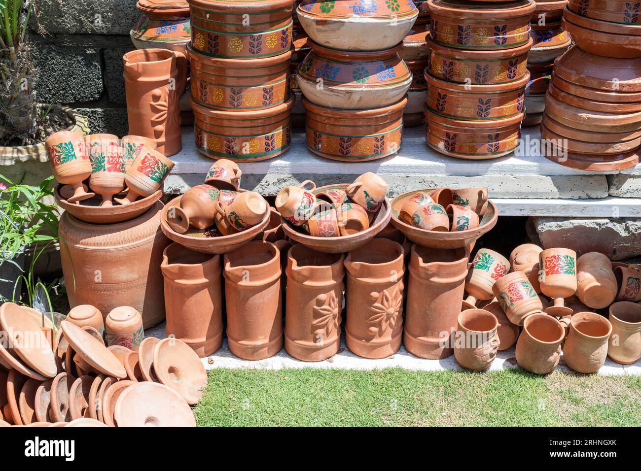Stacks of various clay pots and earthenware in a shop Stock Photo - Alamy