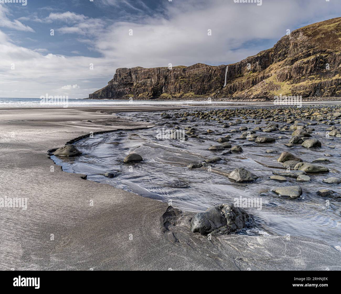 Talisker bay beach path hi-res stock photography and images - Alamy