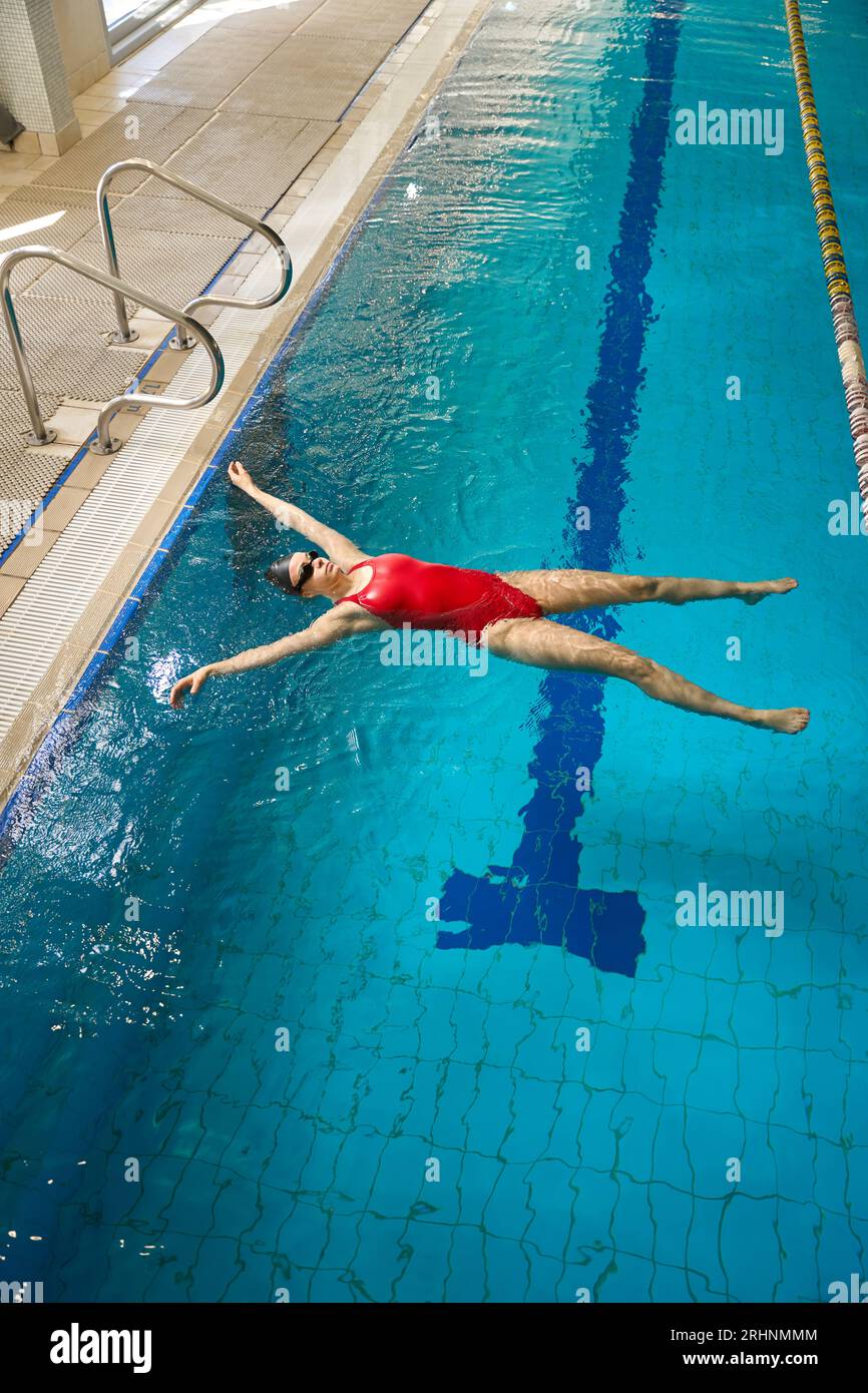 Professional sportswoman performing starfish float in pool Stock Photo ...