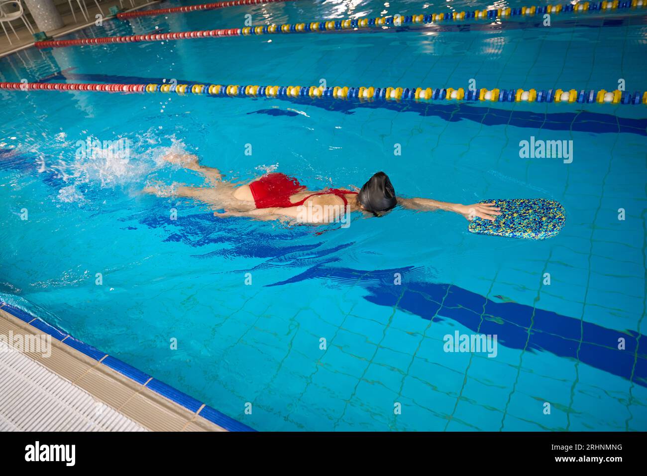 Swimmer practicing flutter kicks in sports pool Stock Photo - Alamy