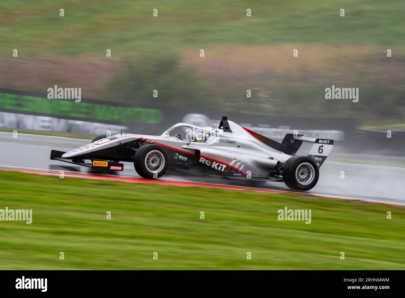 British F4 Kanato LE (#6) Hitech Pulse-Eight at Knockhill Racing ...