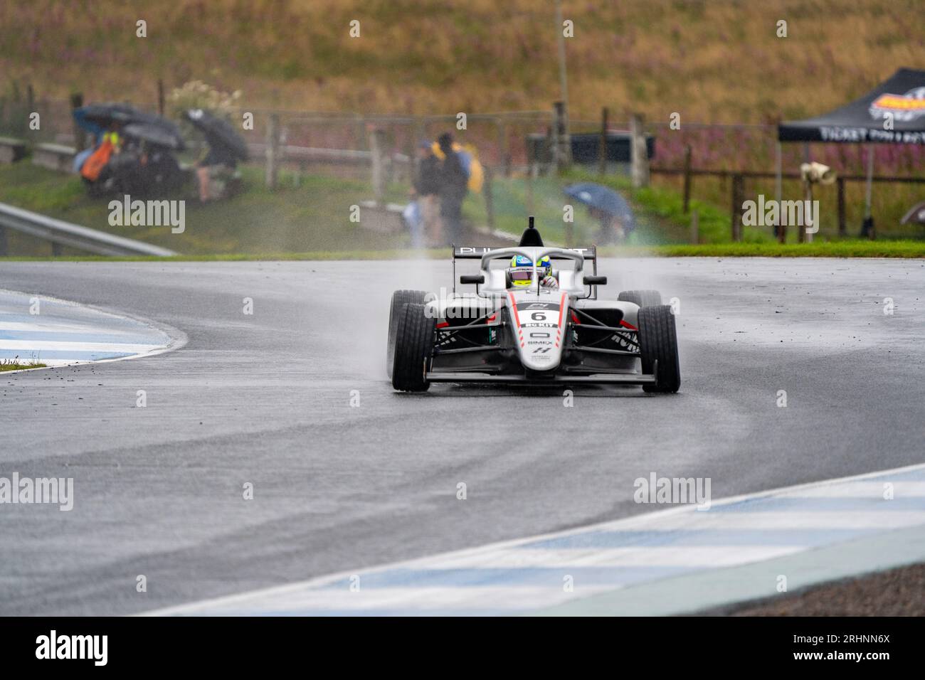 British F4 Kanato LE (#6) Hitech Pulse-Eight at Knockhill Racing ...