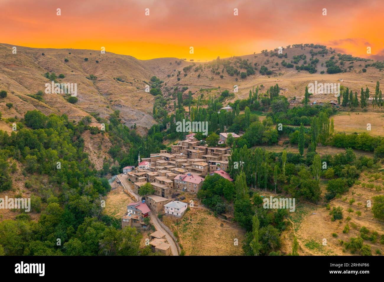 Historical Hizan Houses and natural scenery, Bitlis Stock Photo - Alamy