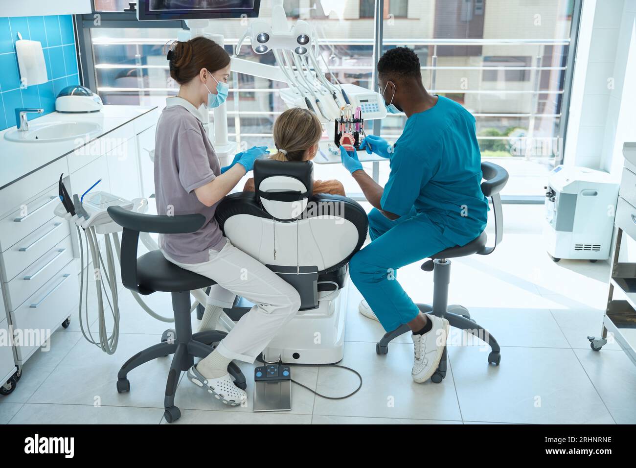 Doctor showing model of teeth to patient Stock Photo - Alamy