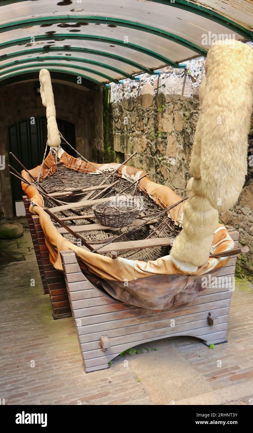 Restored "Borna" bronze age boat exhibit Castillo de San Antón ...