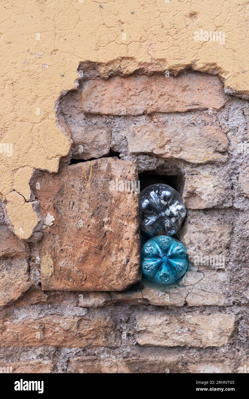 Wall cavity pollution hi-res stock photography and images - Alamy