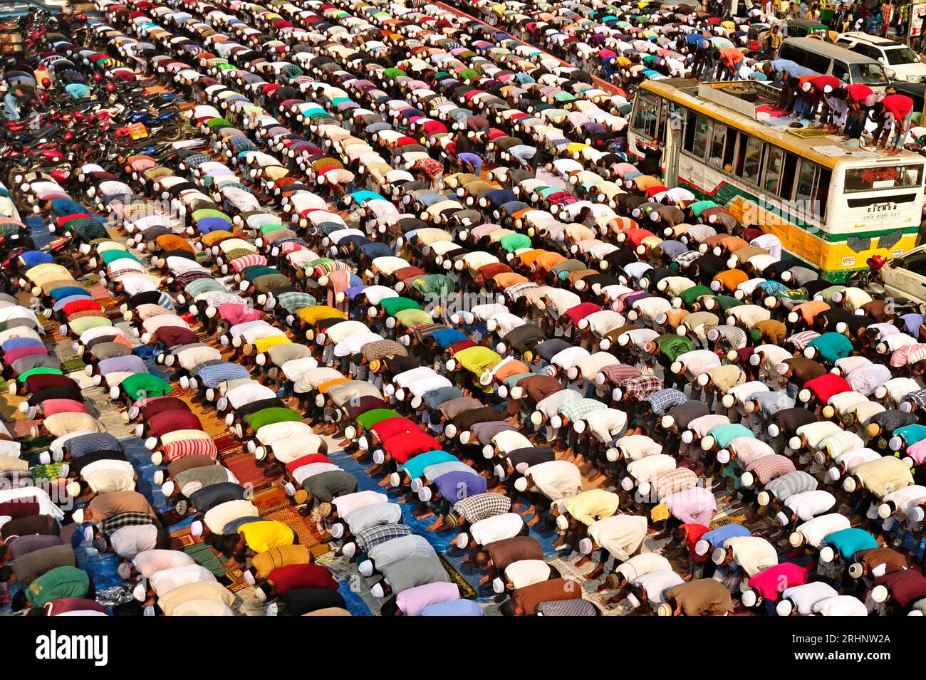 Thousands of devotees have thronged the bank of Turag in Tongi of ...