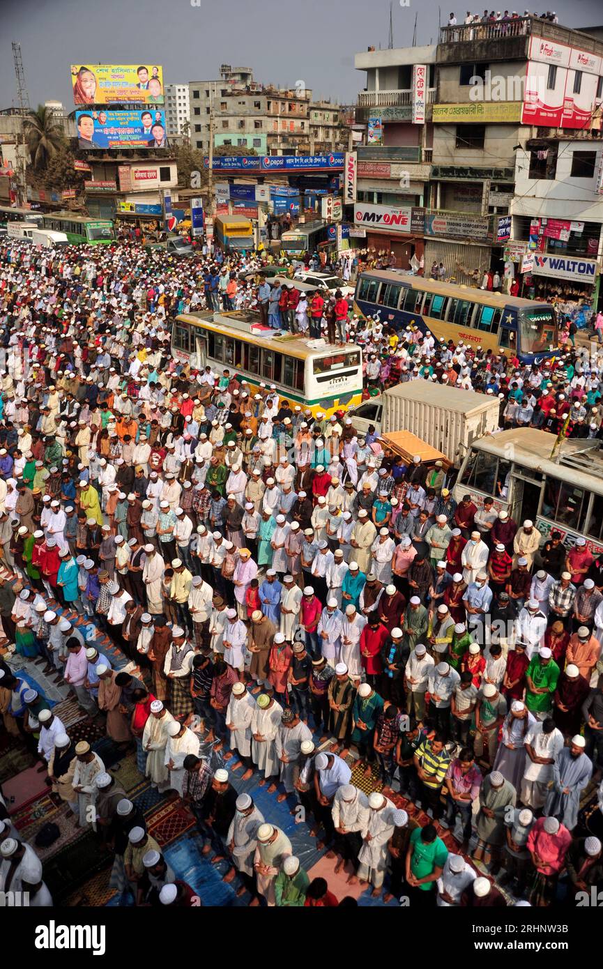Thousands of devotees have thronged the bank of Turag in Tongi of ...