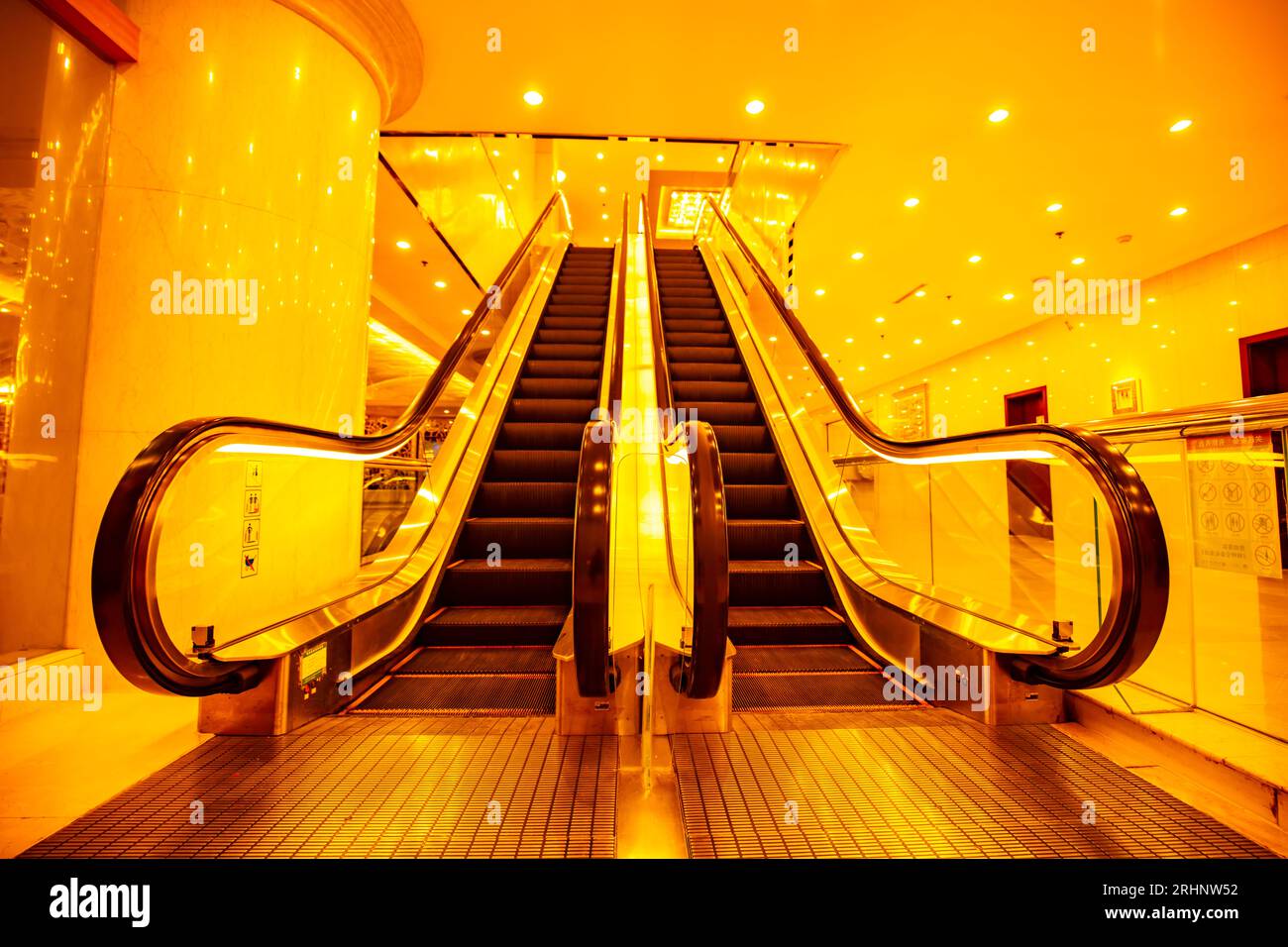 Escalators in motion modern shopping hi-res stock photography and images - Alamy